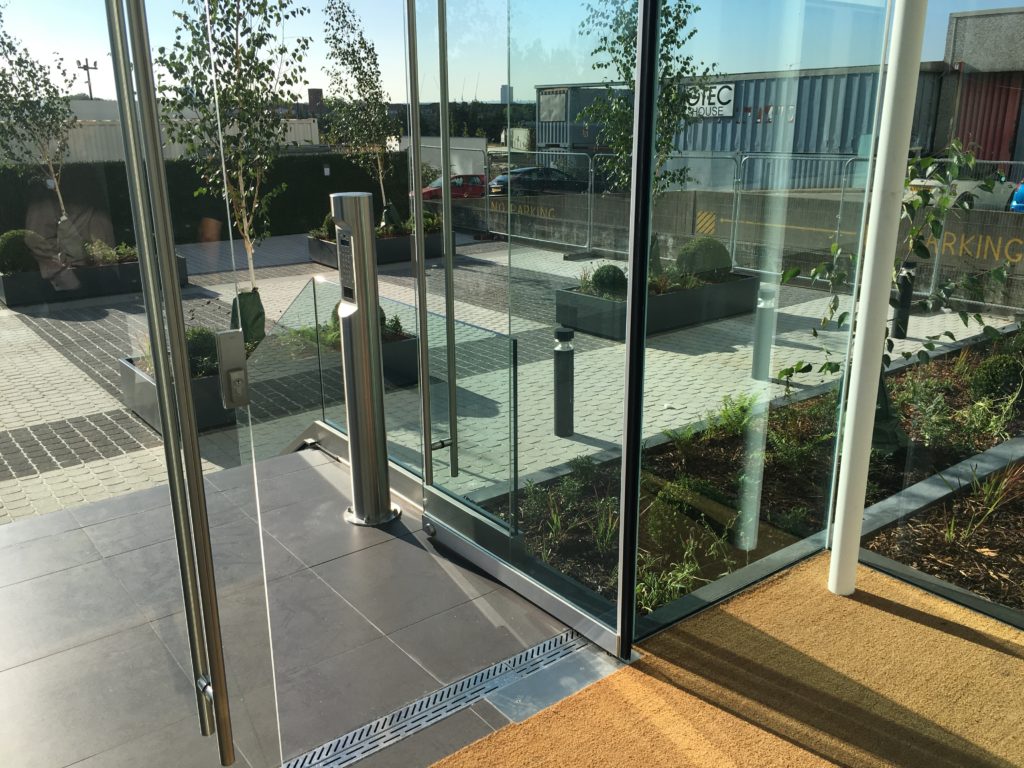 Vista SMP automatic underfloor swing door operator - Isee Access Solutions